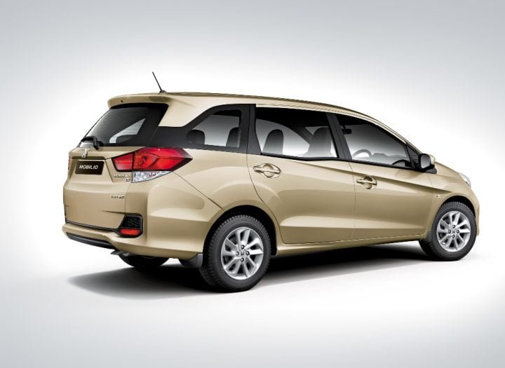 Toyota Innova Crysta vs Renault Lodgy vs Maruti Ertiga vs Honda Mobilio ...