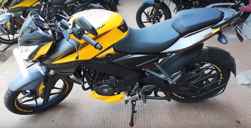 Bajaj Pulsar NS200 gets a new yellow colour option » Car Blog India