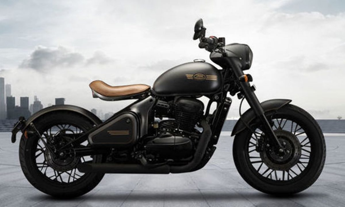 Triumph Bonneville Bobber Vs Jawa Perak Comparison | Reviewmotors.co
