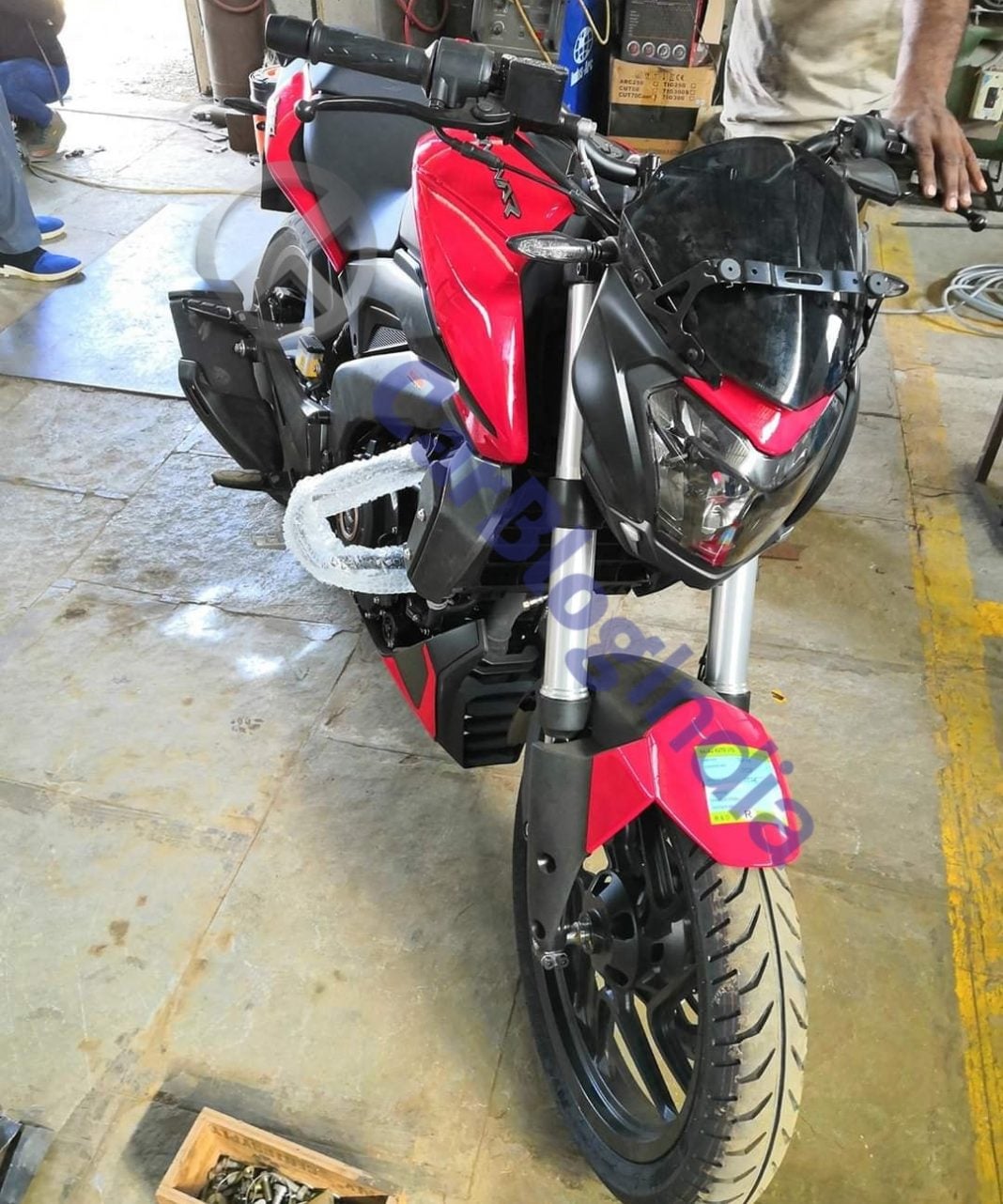 Bajaj Dominar 250 Spied In Red Colour; Launch This Month » Car Blog India