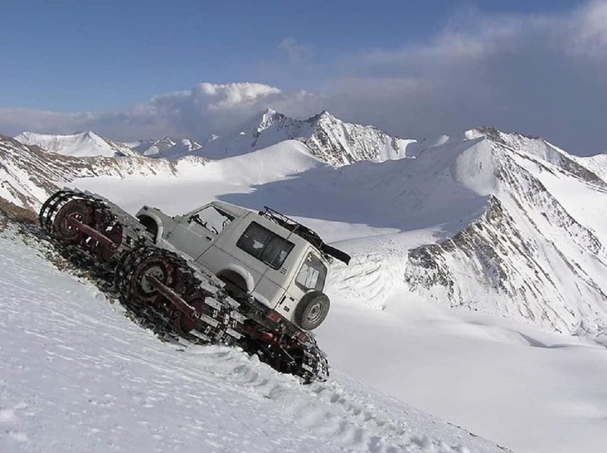 Check Out This Maruti Gypsy Conquering Mountains Like A Snowmobile ...