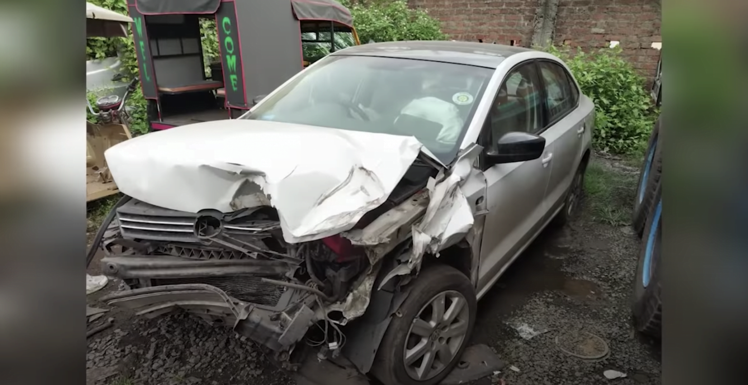 Volkswagen Vento Crashes Into A Truck At 110 Km/Hr - See The Impact