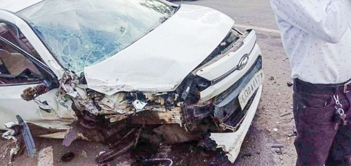 Tata Harrier Facelift Crashes Into A Hyundai Xcent – See The Impact ...