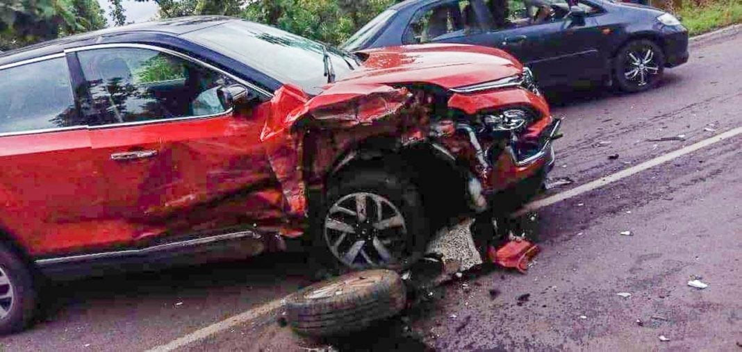Tata Harrier Facelift Crashes Into A Hyundai Xcent – See The Impact ...