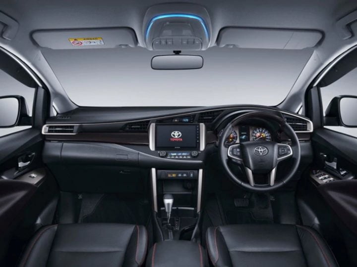 Toyota Innova Crysta facelift Launching Soon; Unofficial Booking Open!