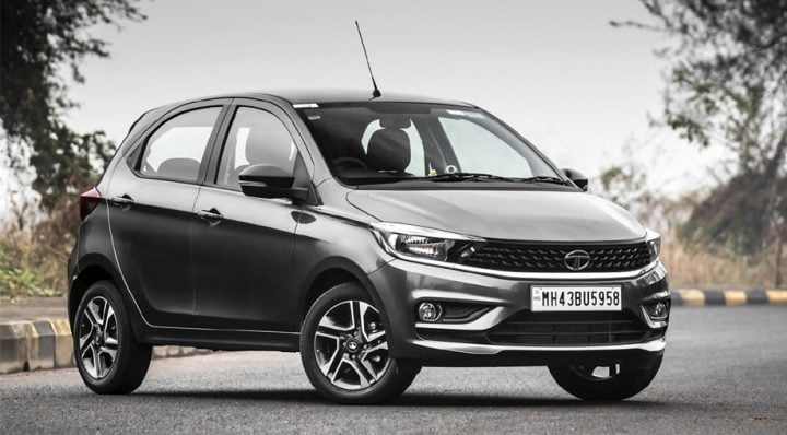 Watch Tata Tiago Autonomously Parking Itself Thru Phone Commands