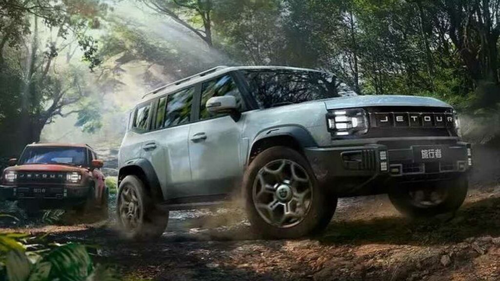 China Unabashedly Copies Land Rover Defender, Calls it Jetour Traveller ...