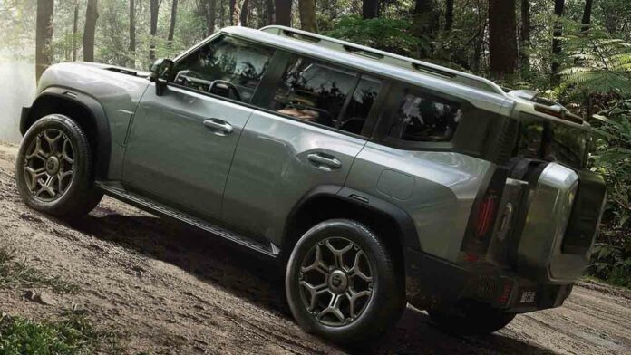 China Unabashedly Copies Land Rover Defender, Calls it Jetour Traveller ...