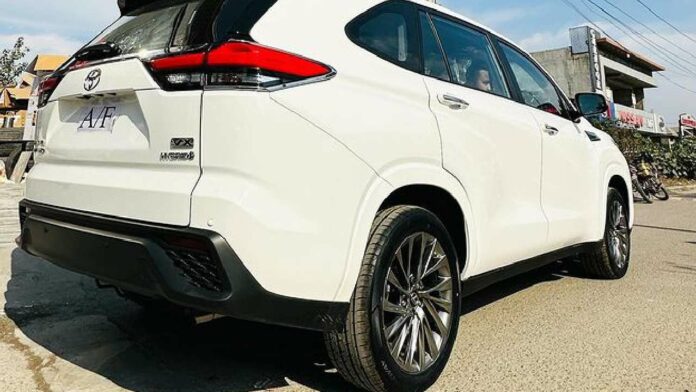 First Ever Toyota Innova Hycross with Aftermarket 18-inch Alloy Wheels ...