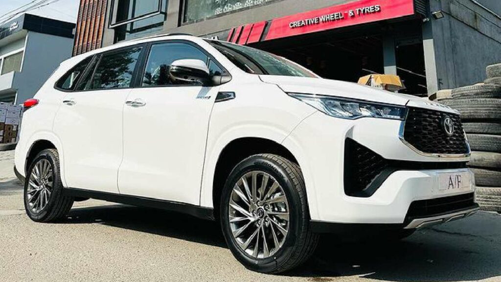 First Ever Toyota Innova Hycross with Aftermarket 18-inch Alloy Wheels ...