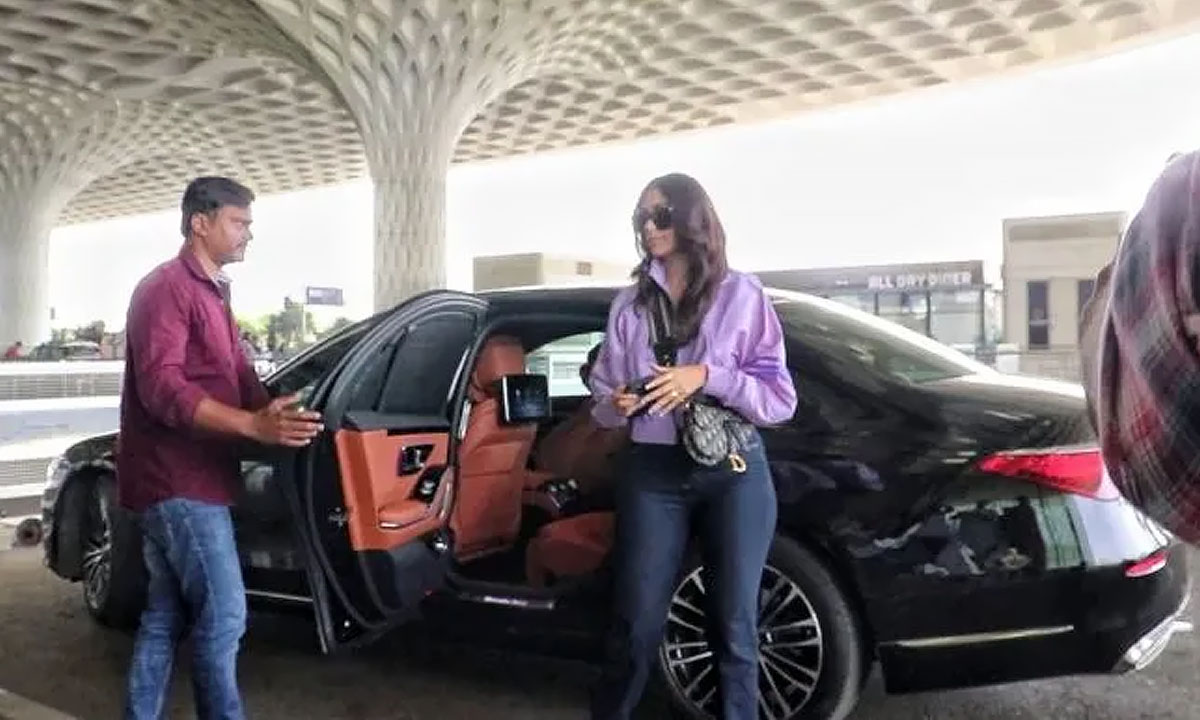 New Mercedes Benz Cars of Bollywood Divas – Mrunal Thakur to Munmun ...