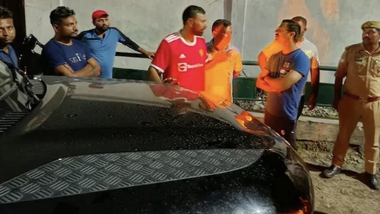 Praveen Kumar Survives Major Crash In His Land Rover Defender Car