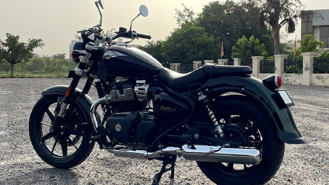 RE Meteor 650 Looks Majestic with Custom Bellbottom Fenders » Car Blog ...