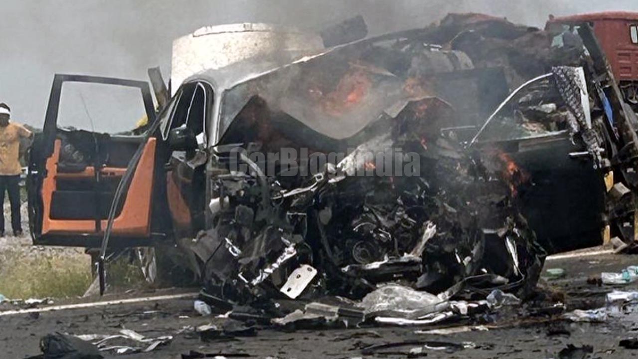 Rs 10 Crore Rolls Royce Phantom VIII Meets with Accident on Delhi ...