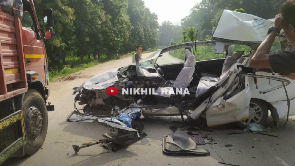 Toyota Innova Crysta Crashes Due to Tyre Burst at High Speed, Railway ...