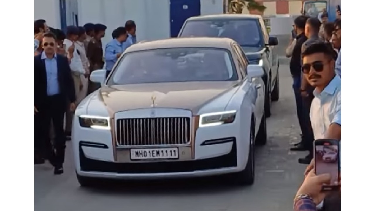 12 Ultra-Luxurious Rolls Royce Cars of Mukesh Ambani – Phantom to ...