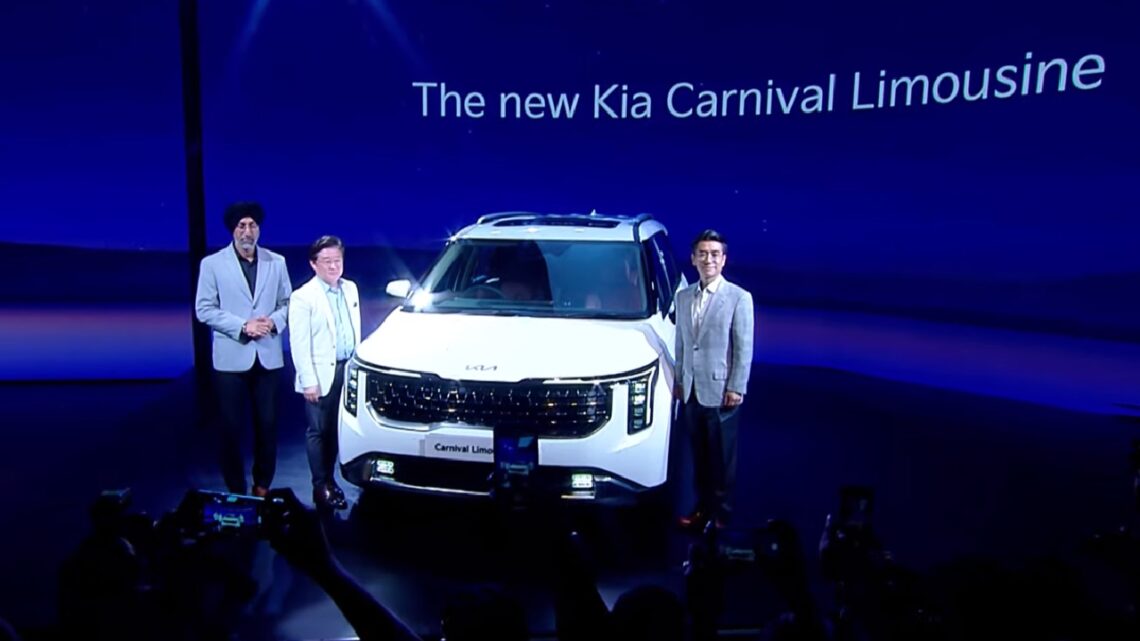 New Kia Carnival Launched - How it Compares to Old Model?